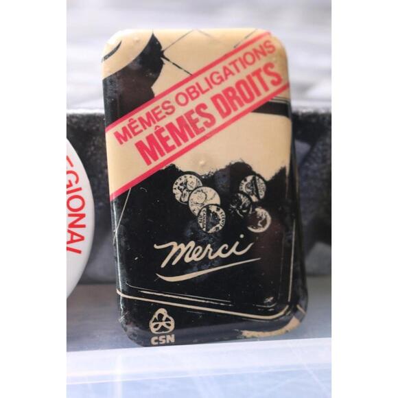 Toys | Vintage Macaron Pinback Qubec Mmes Obligations Mmes Droits Merci ...